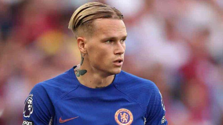 What is LW in football? LW's role and skills | Hellopredict.com